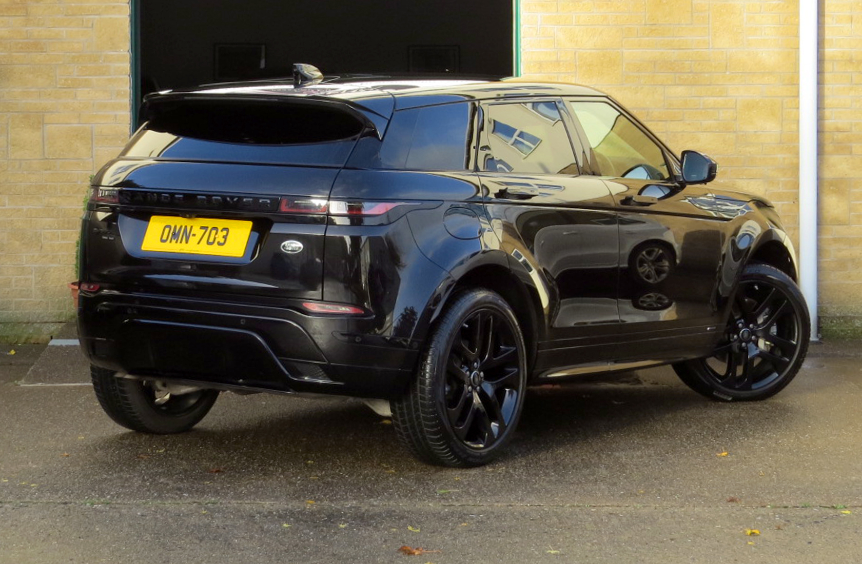 Range Rover Evoque D180-A R-Dynamic HSE Black Edition - Brent Mealin